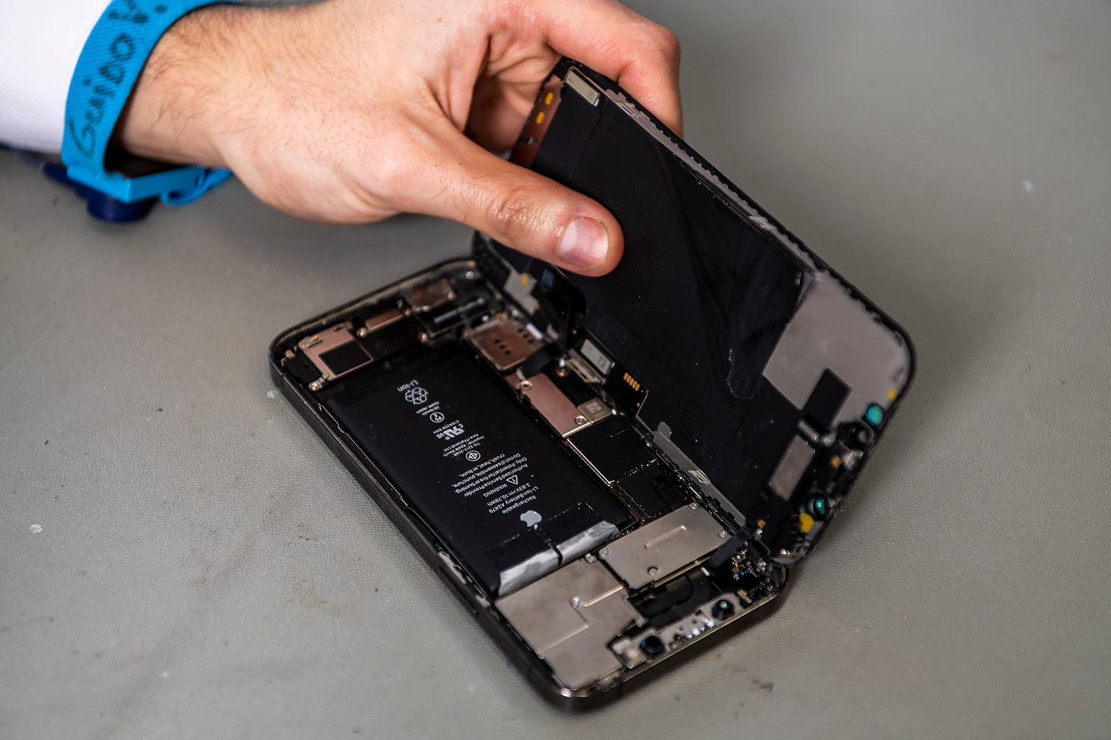 Is je telefoon nat geworden? Geen paniek, wij hebben de oplossing!