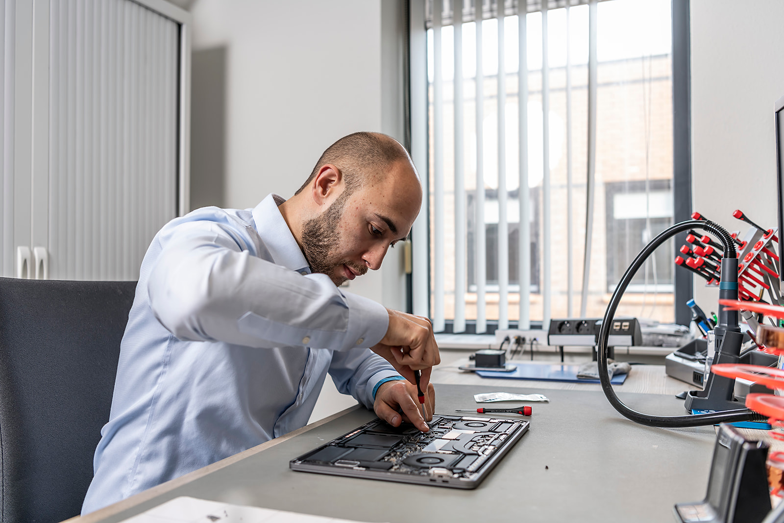 Blijft jouw laptop scherm zwart? Wij helpen je!